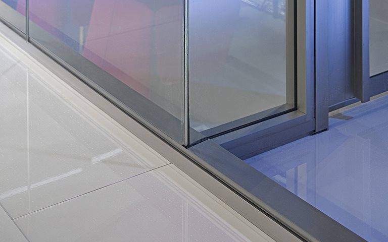 W40, the single pane partition wall by Tecno