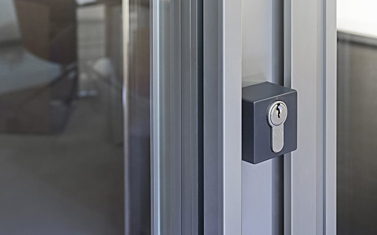 W40, the single pane partition wall by Tecno