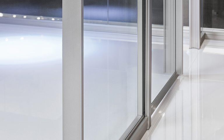 W40, the single pane partition wall by Tecno