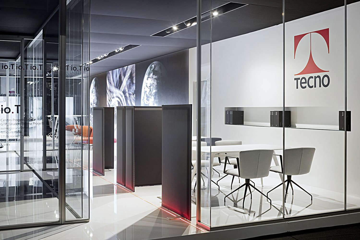 W40, the single pane partition wall by Tecno